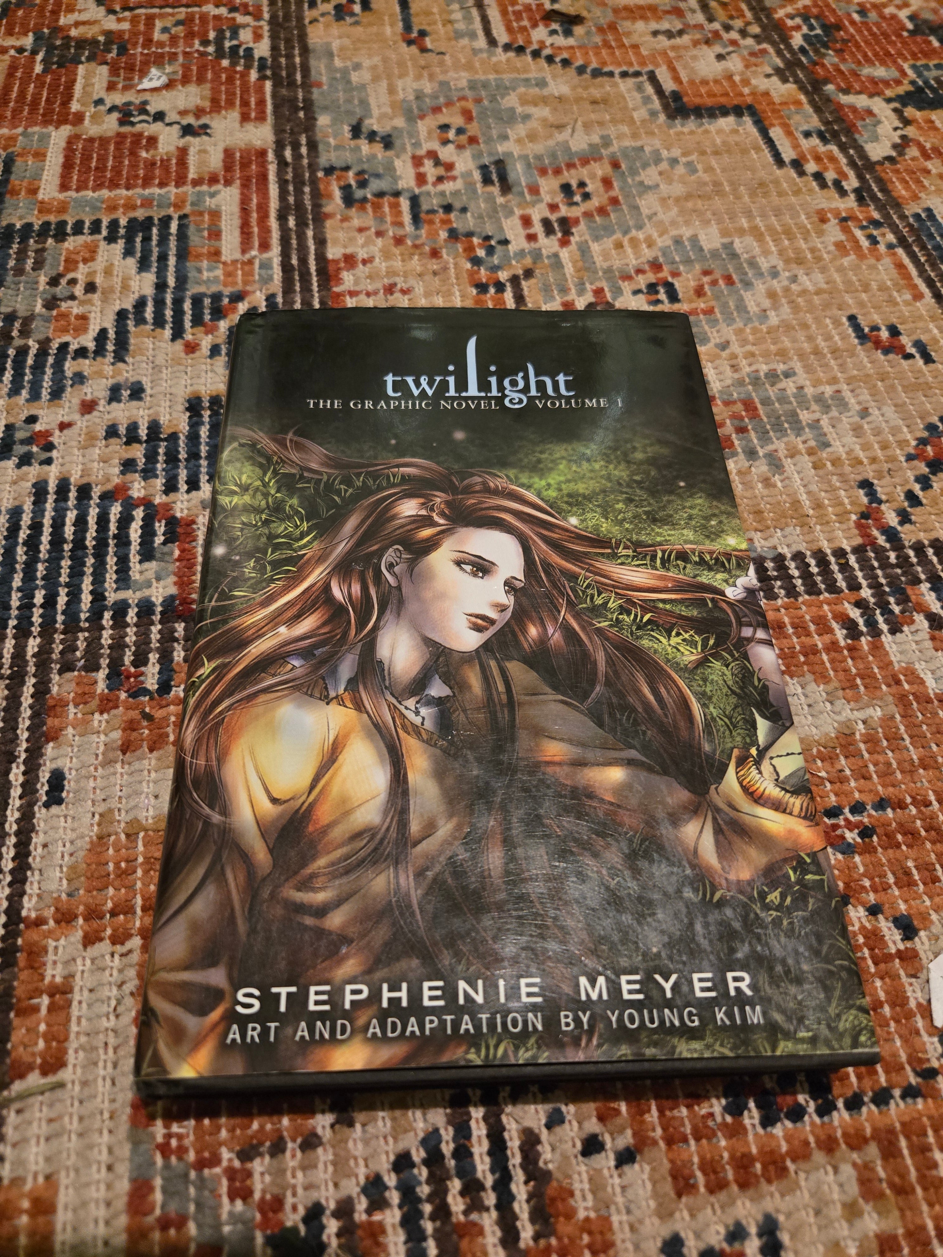 OOP Twilight Graphic Novel by Stephanie Meyer – Literary Roots